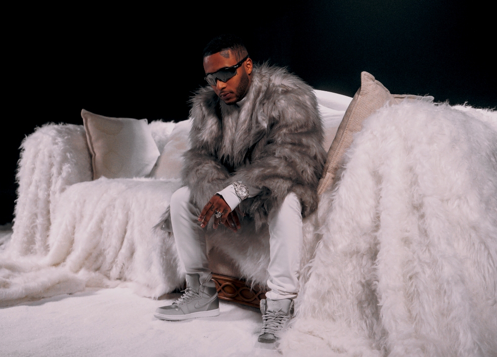 Orochi é o único artista fora do sertanejo com dois álbuns no Top 50 ...