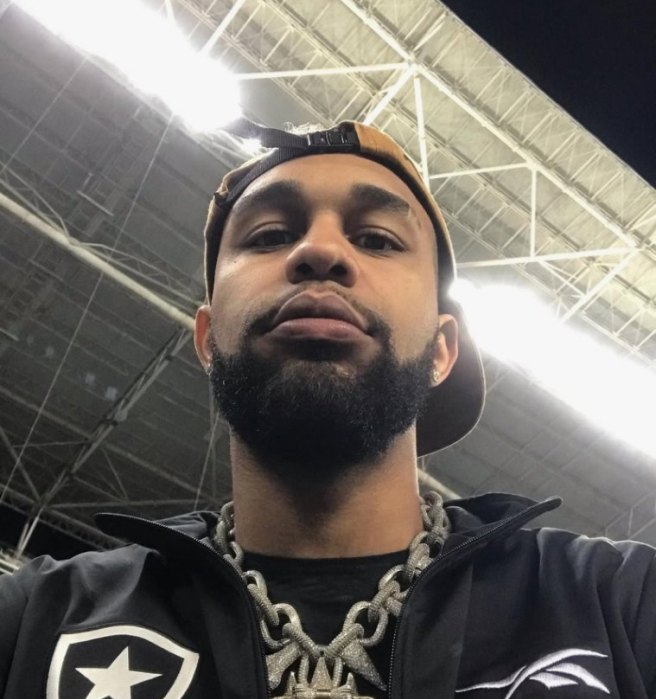 Rapper Sos lança “NÃO É BREAKING BAD” - Polifonia Periférica